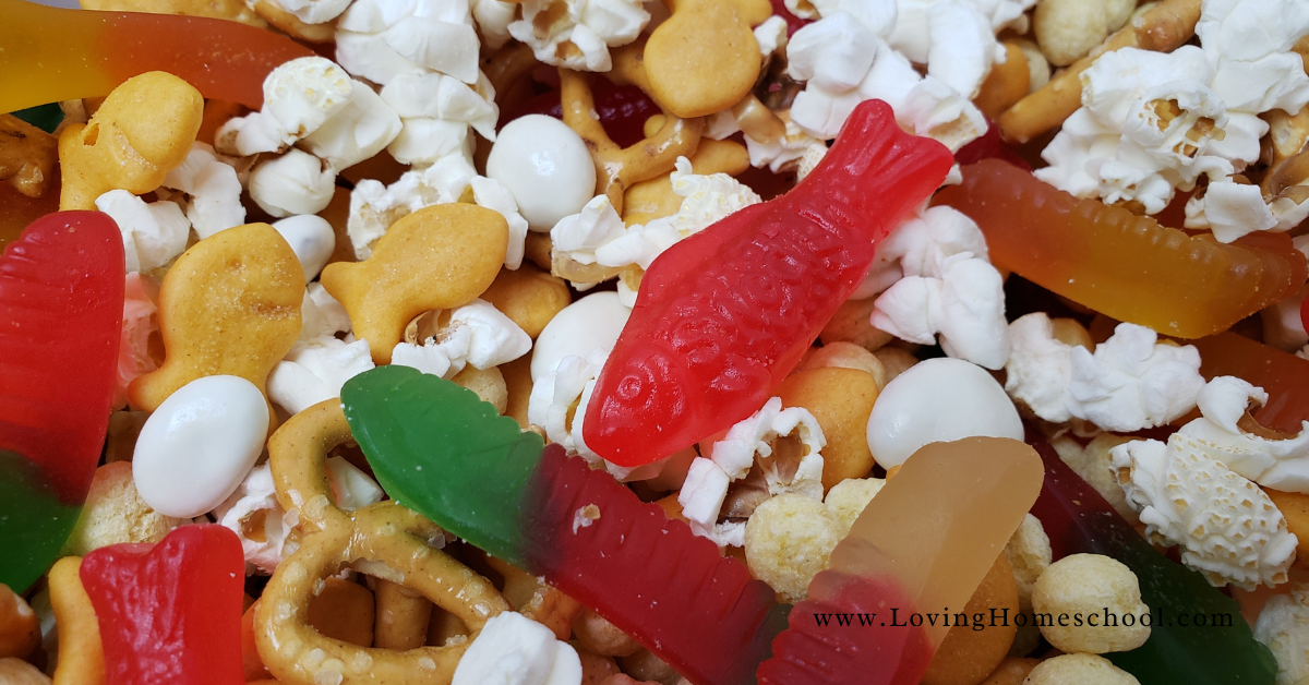 Aquarium Trail Mix - LovingHomeschool.com
